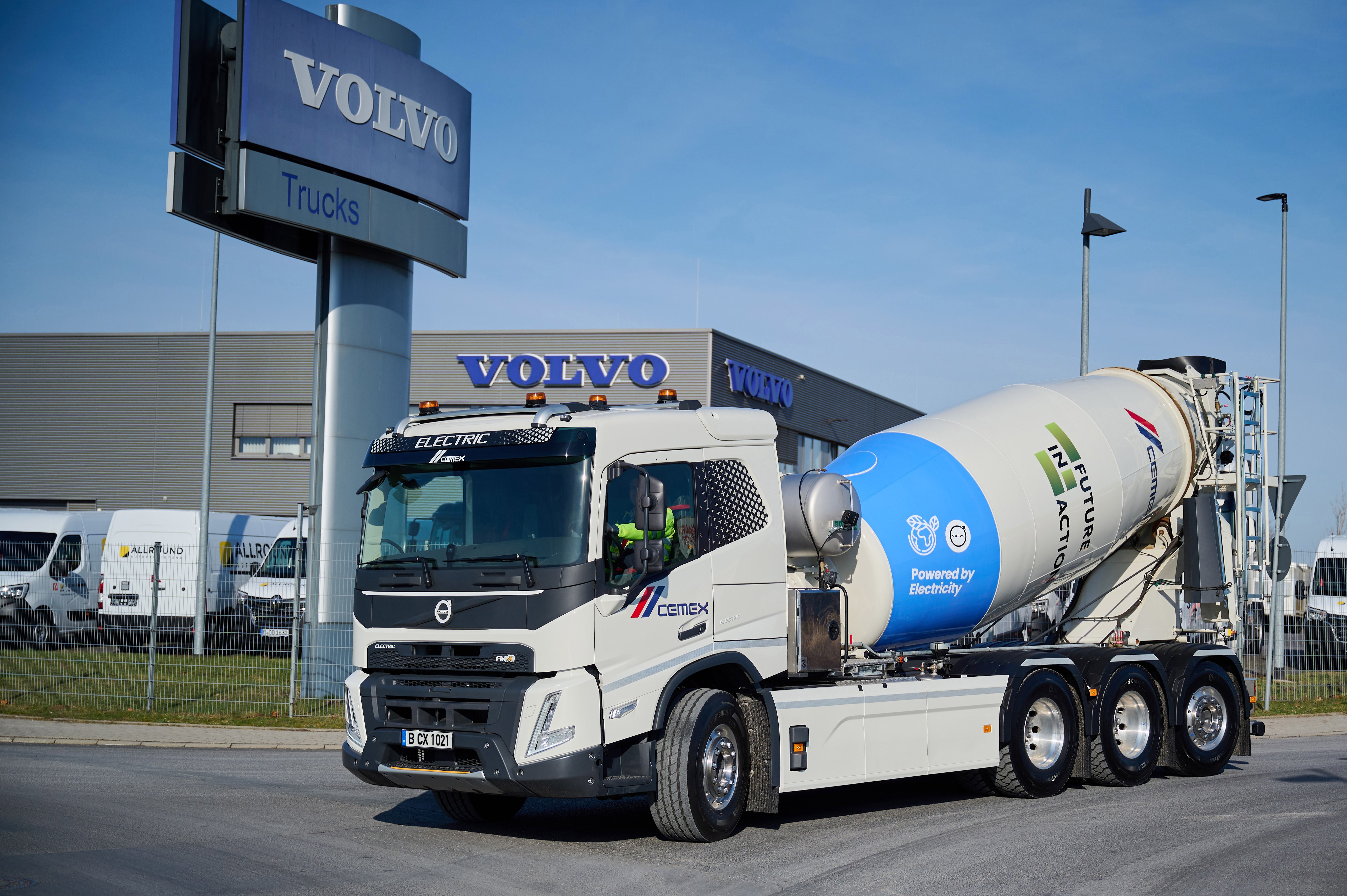 Volvo Trucks hat über 4300 Elektro-Lkw an Kunden weltweit verkauft