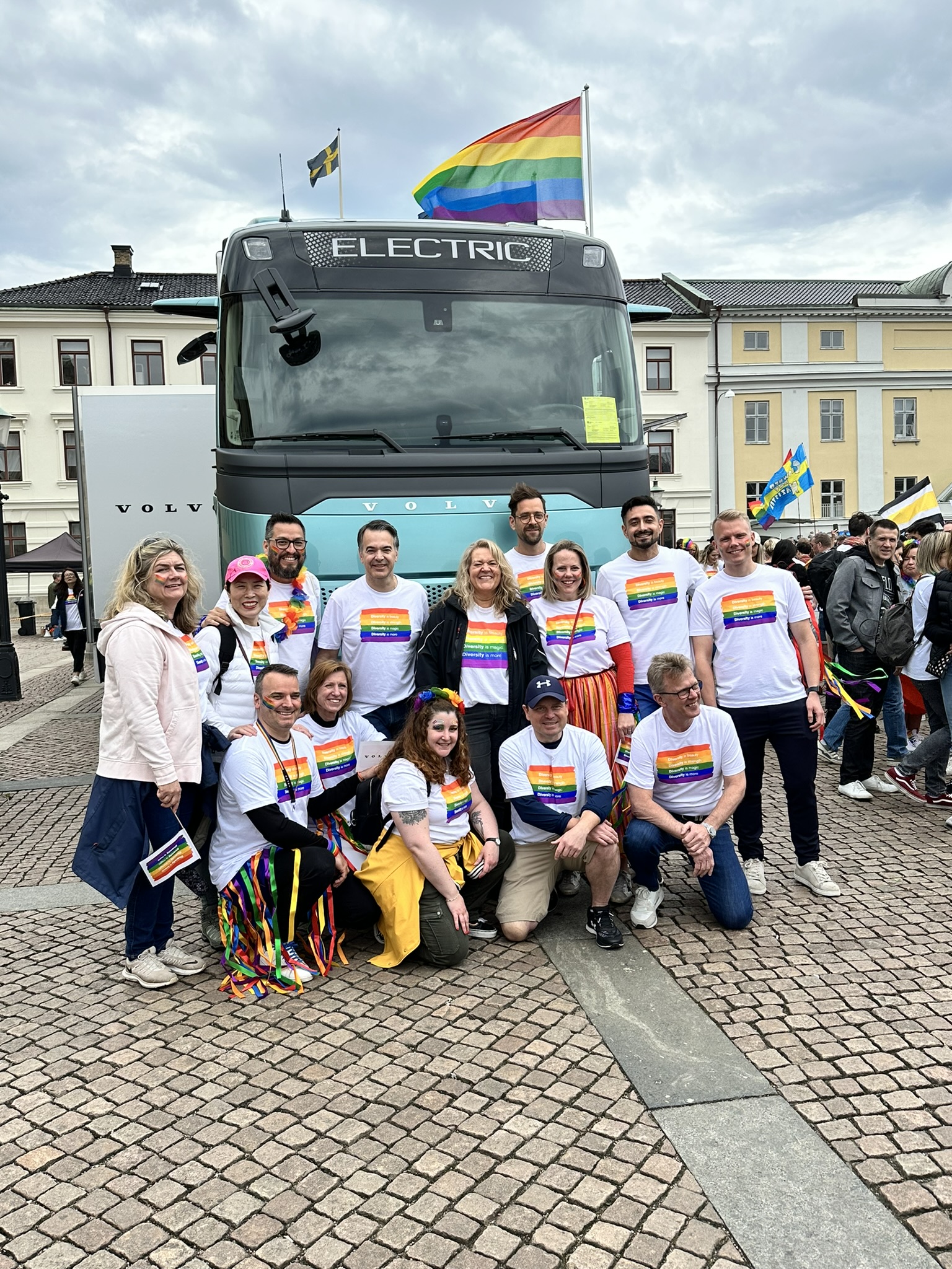 Volvo Trucks Mitarbeitende setzen starkes Zeichen für Toleranz und ...