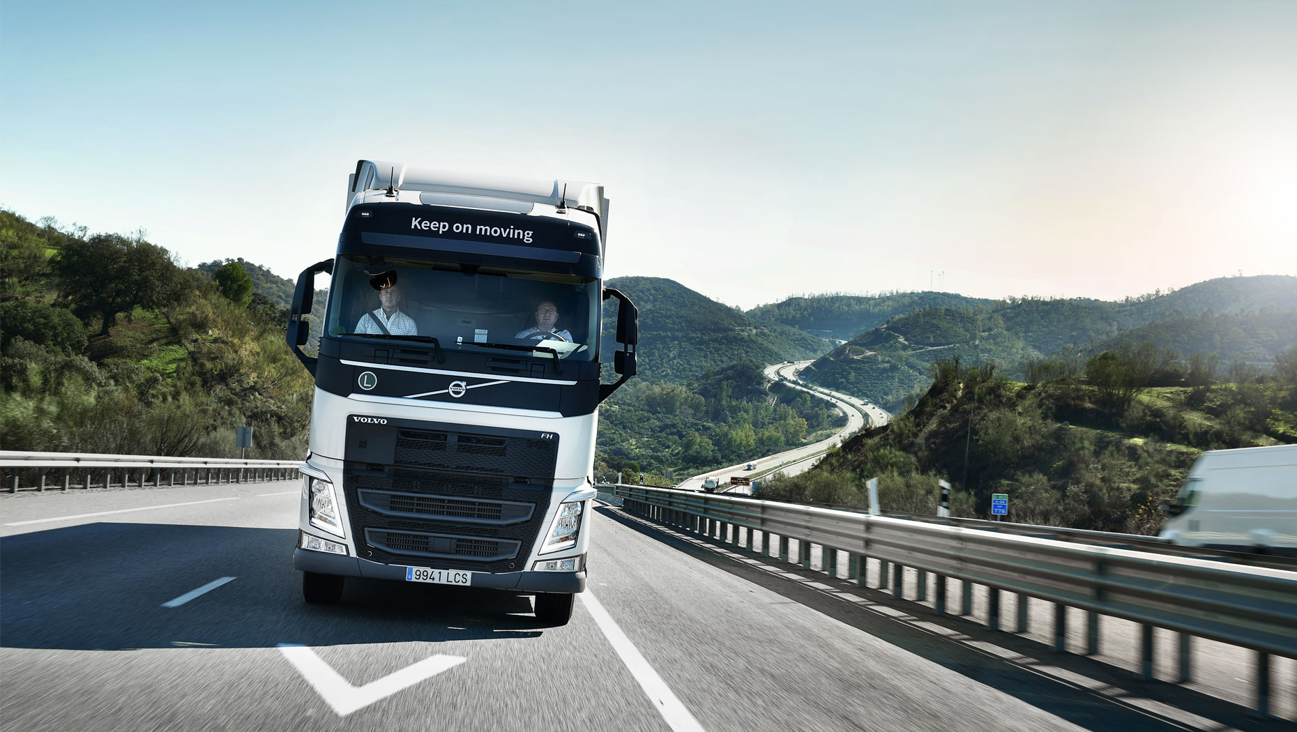 Saving fuel and delivering on time: the new Volvo FH with I-Save